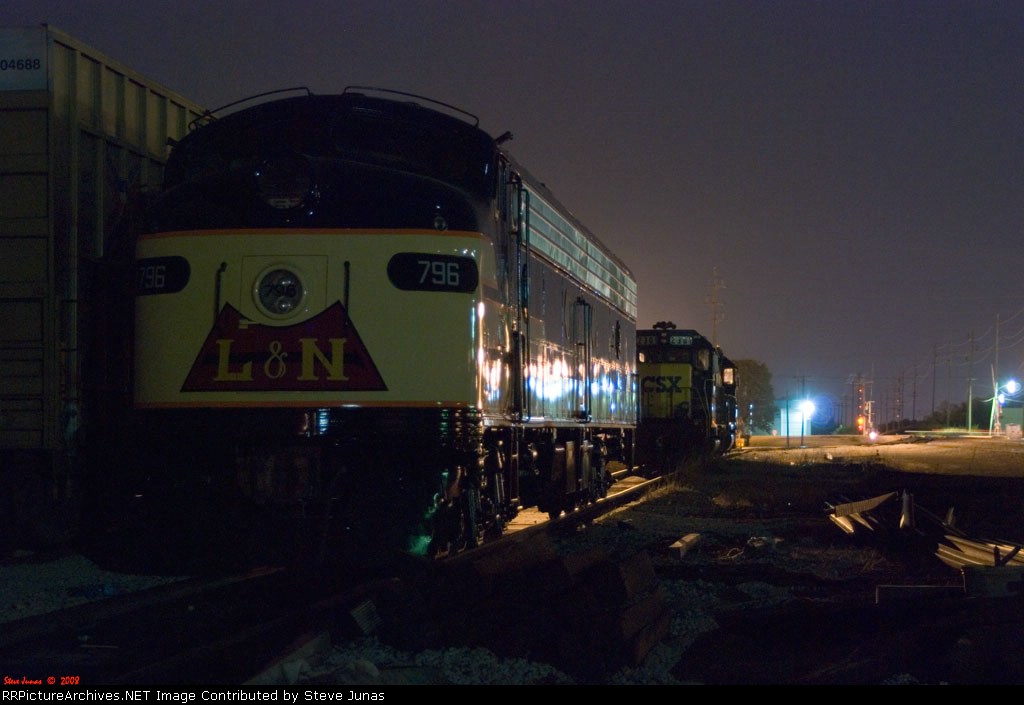LN 796 sits in Memphis junction yard as it waits for the move to it's final home.